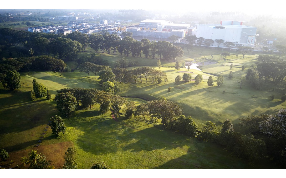 Golf Club House - The Surroundings : KEC