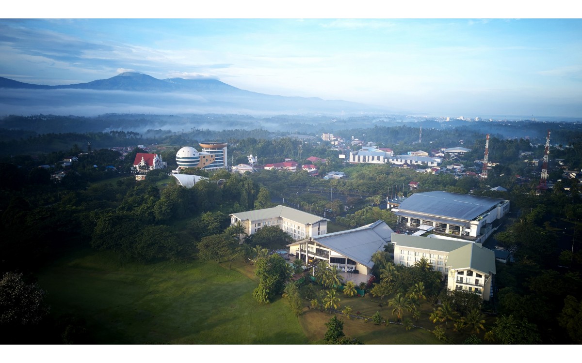 Novotel Manado Golf Resort and Convention Center - The Surroundings : KEC