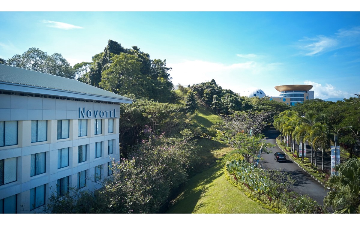 Novotel Manado Golf Resort and Convention Center - The Surroundings : KEC